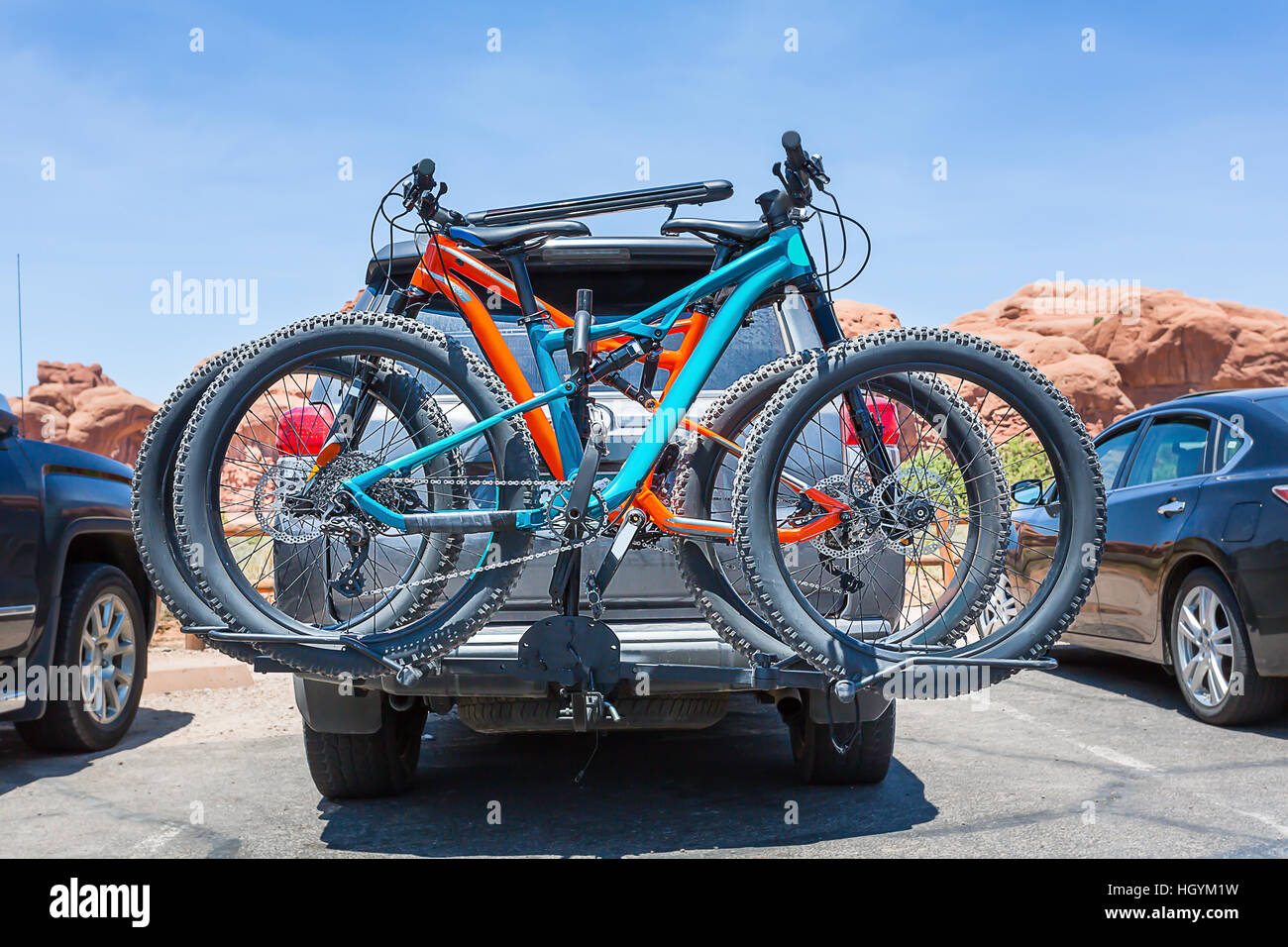 Bikes loaded on the back of a car Stock Photo - Alamy