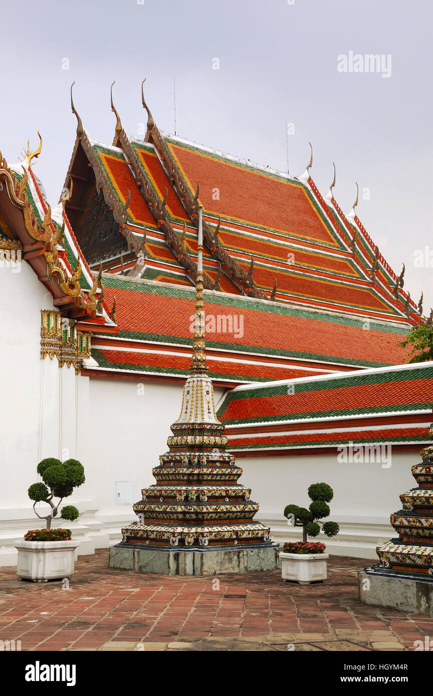 Aligned Chedis, Wat Pho temple, Bangkok, Thailand Stock Photo - Alamy