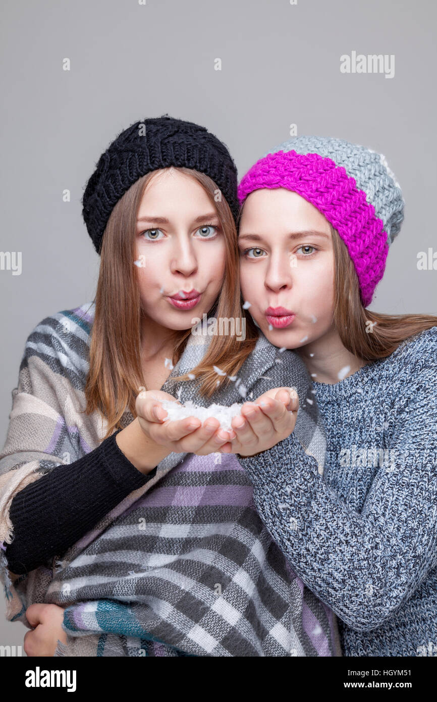 Sisters same clothes hi-res stock photography and images - Alamy