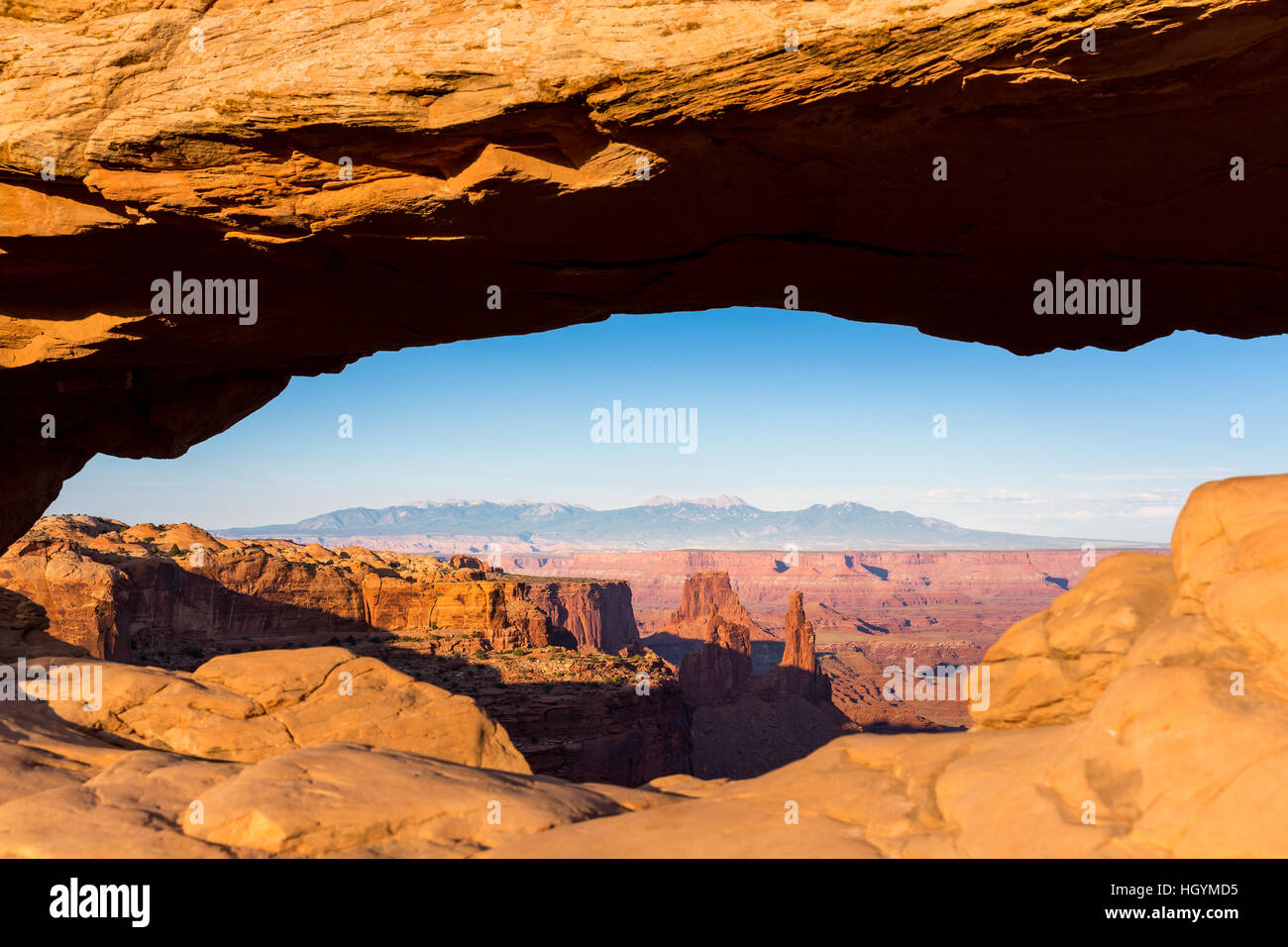 View through stone arch hi-res stock photography and images - Alamy