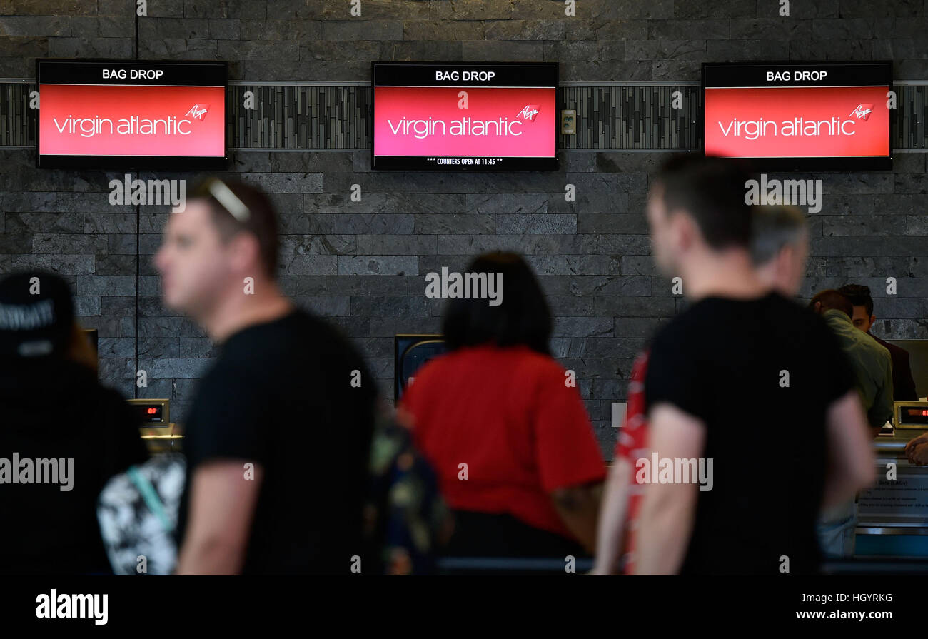 Las Vegas, Nevada, USA. 21st Sep, 2016. Passengers line up at the ...
