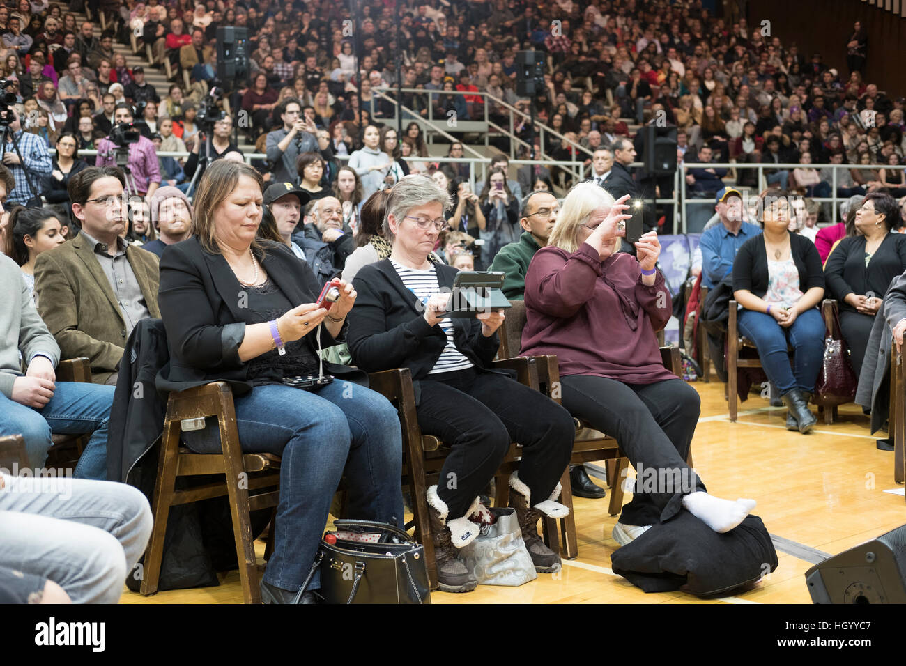 Town hall meeting audience hi-res stock photography and images - Alamy