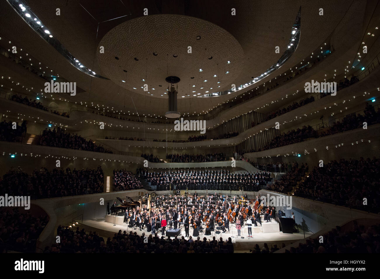 Hamburg, Germany. 13th Jan, 2017. The chorus of the Hamburg State Opera ...