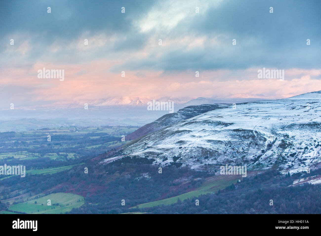 Brecon beacons winter landscapes hi-res stock photography and images ...