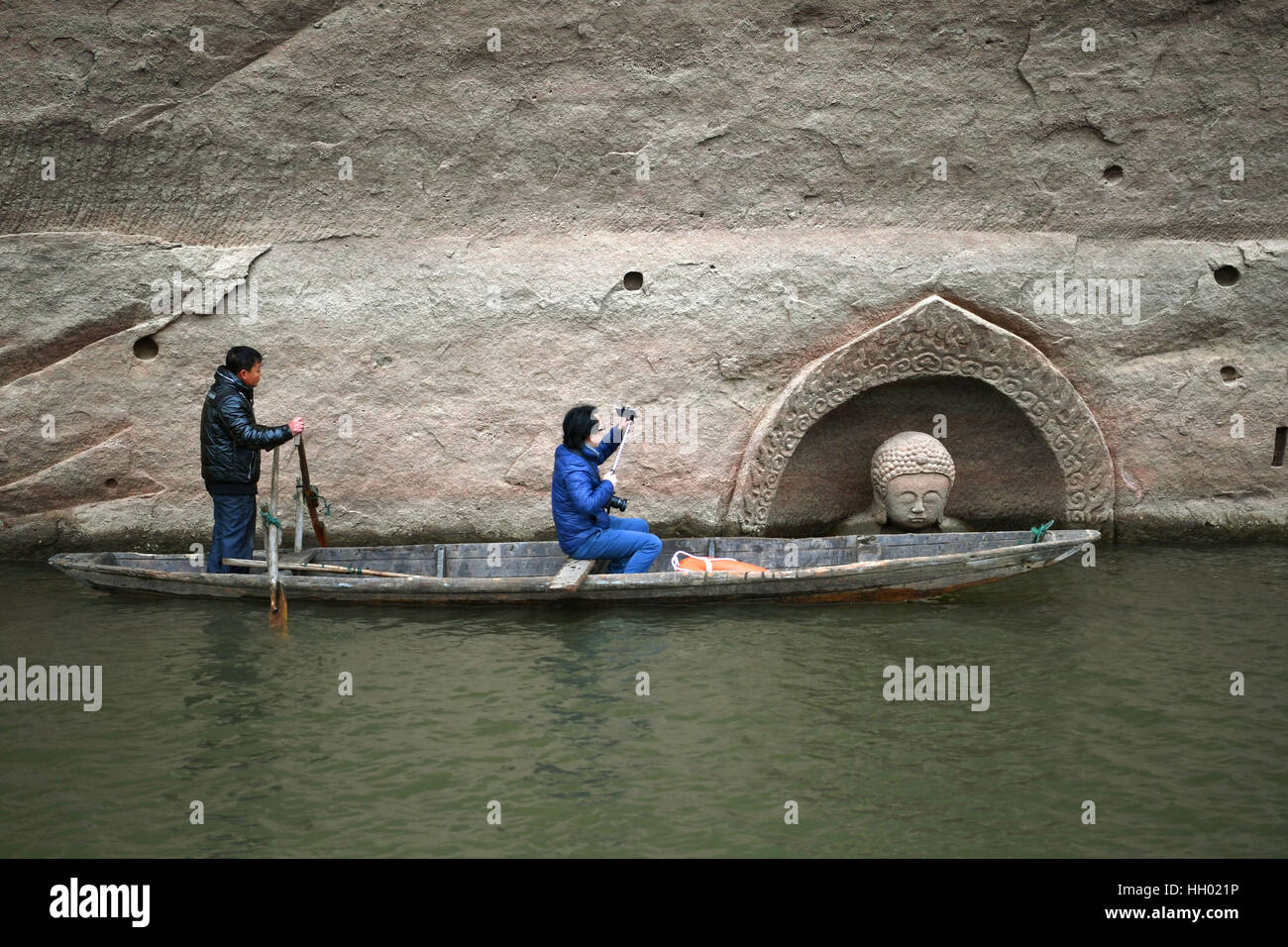 Beijing, China's Jiangxi Province. 8th Jan, 2017. Archaeologists take ...