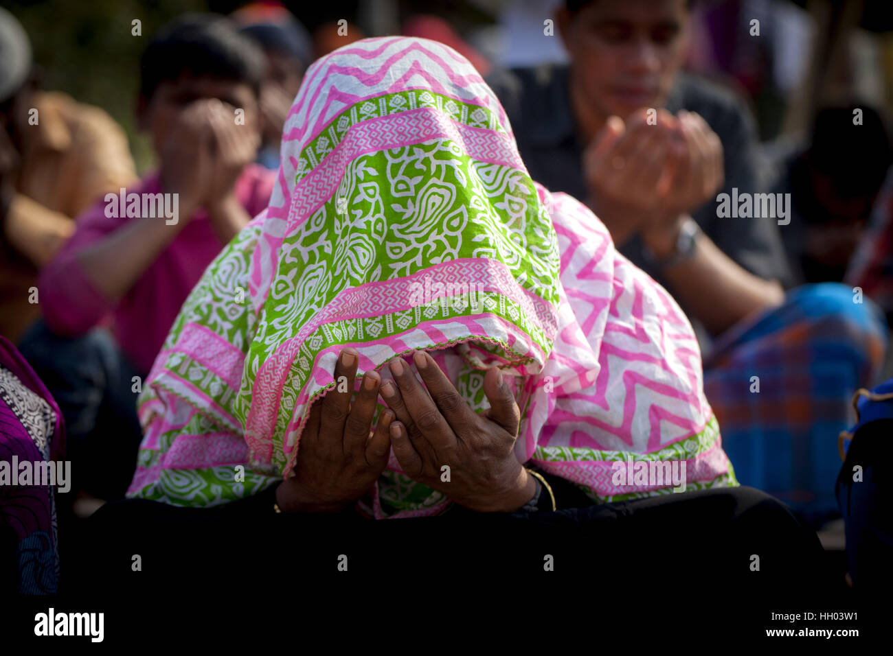 Bangladeshi muslim women hi-res stock photography and images - Alamy
