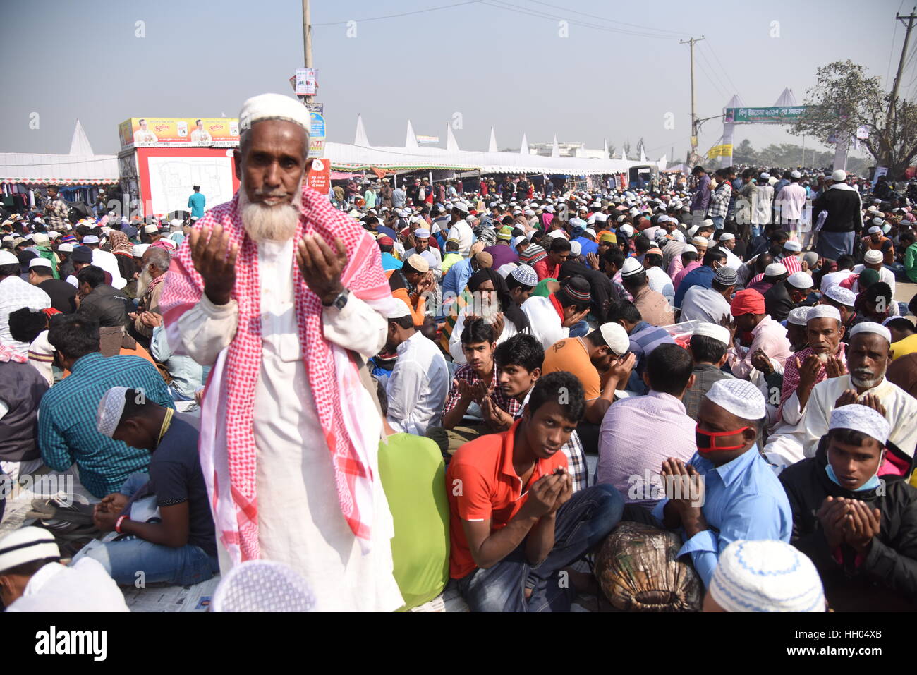 Dhaka, Bangladesh. 15th January 2017. Bangladeshi Muslim devotees take ...