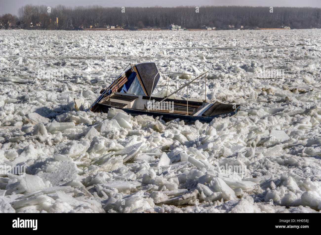 Ice chunks float on the Danube destroying everything in their path ...