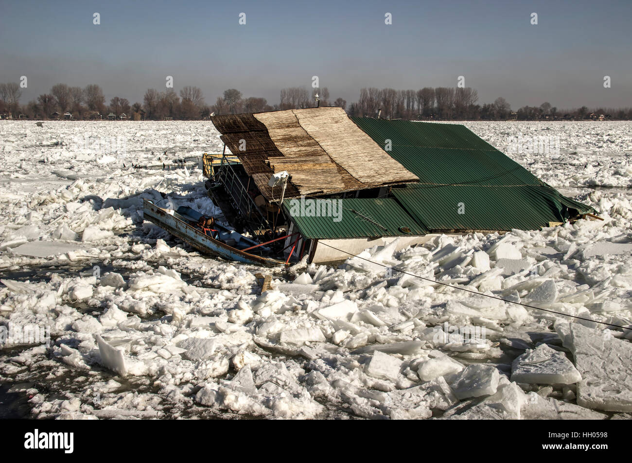Ice chunks float on the Danube destroying everything in their path ...