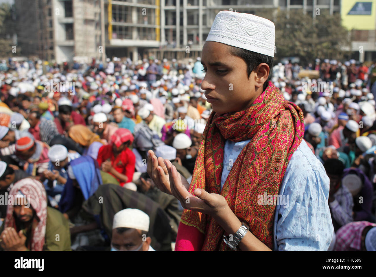 Tongi, near Dhaka, Bangladesh. 15th Jan, 2017. Bangladeshi Muslim ...