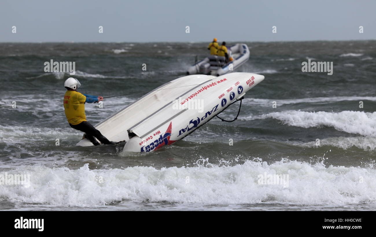 Righting the overturned! Zapcat offshore RIB circuit racing at ...