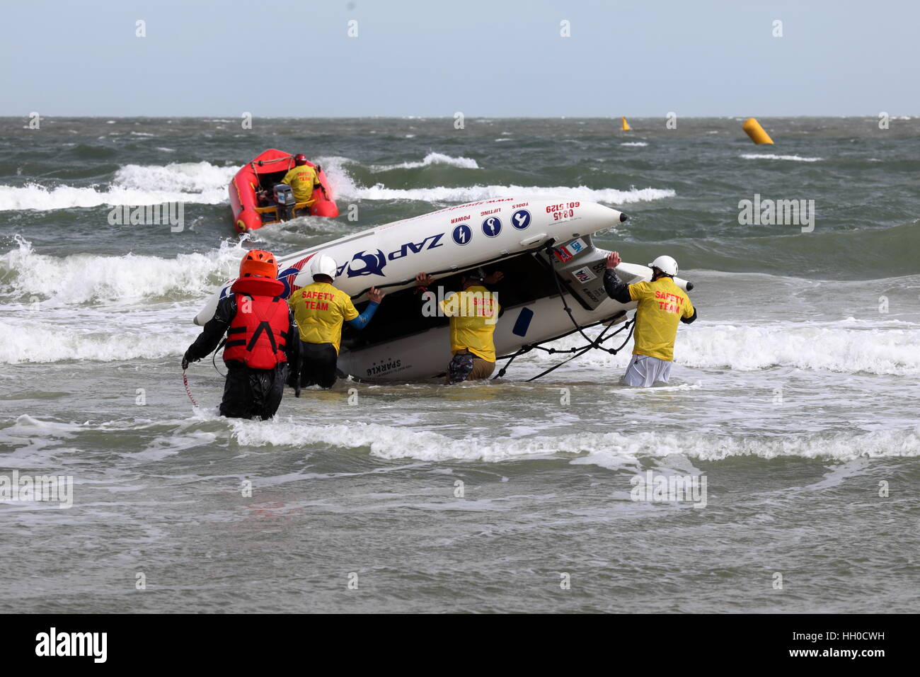 Righting the overturned! Zapcat offshore RIB circuit racing at ...