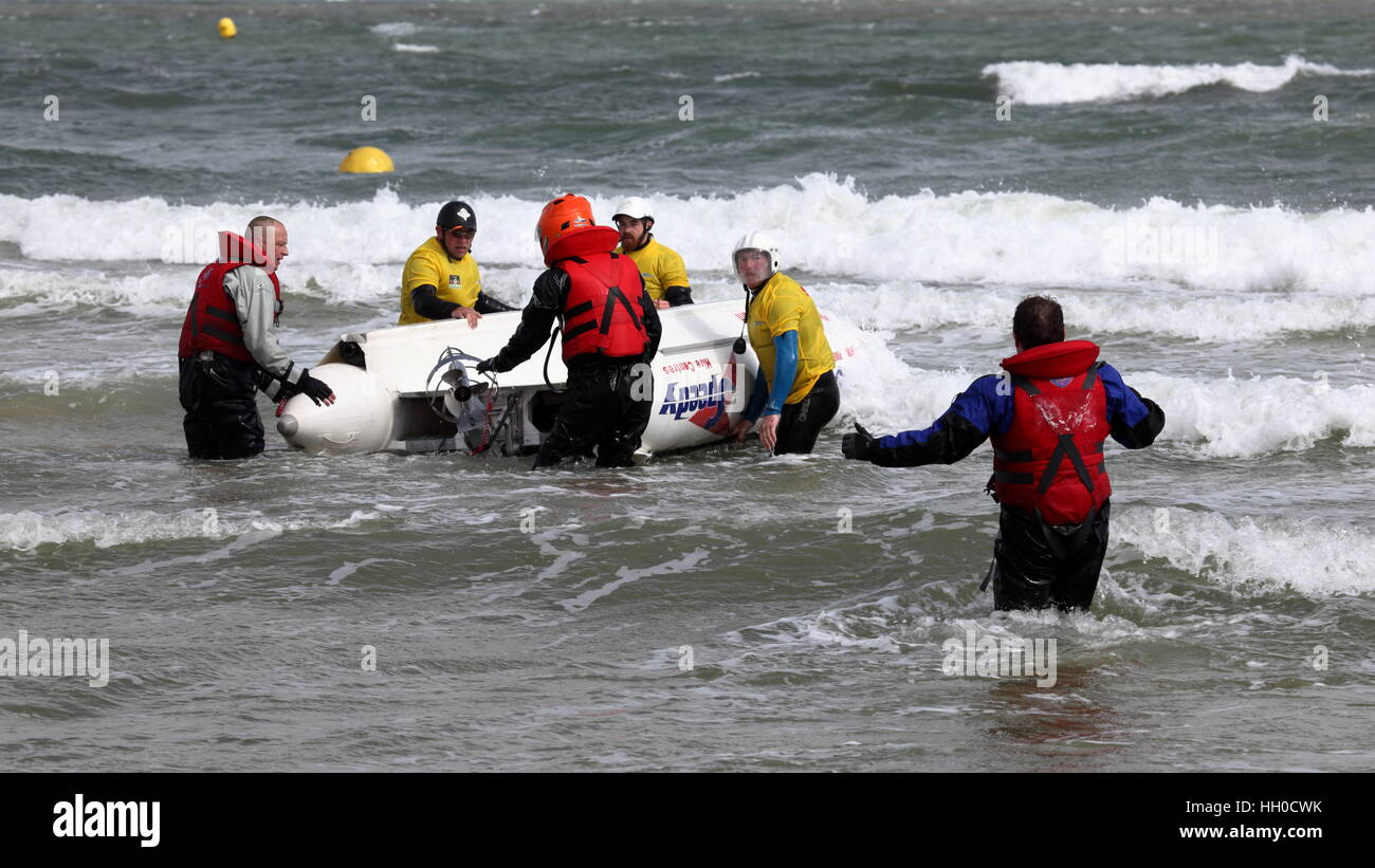 Righting the overturned! Zapcat offshore RIB circuit racing at ...
