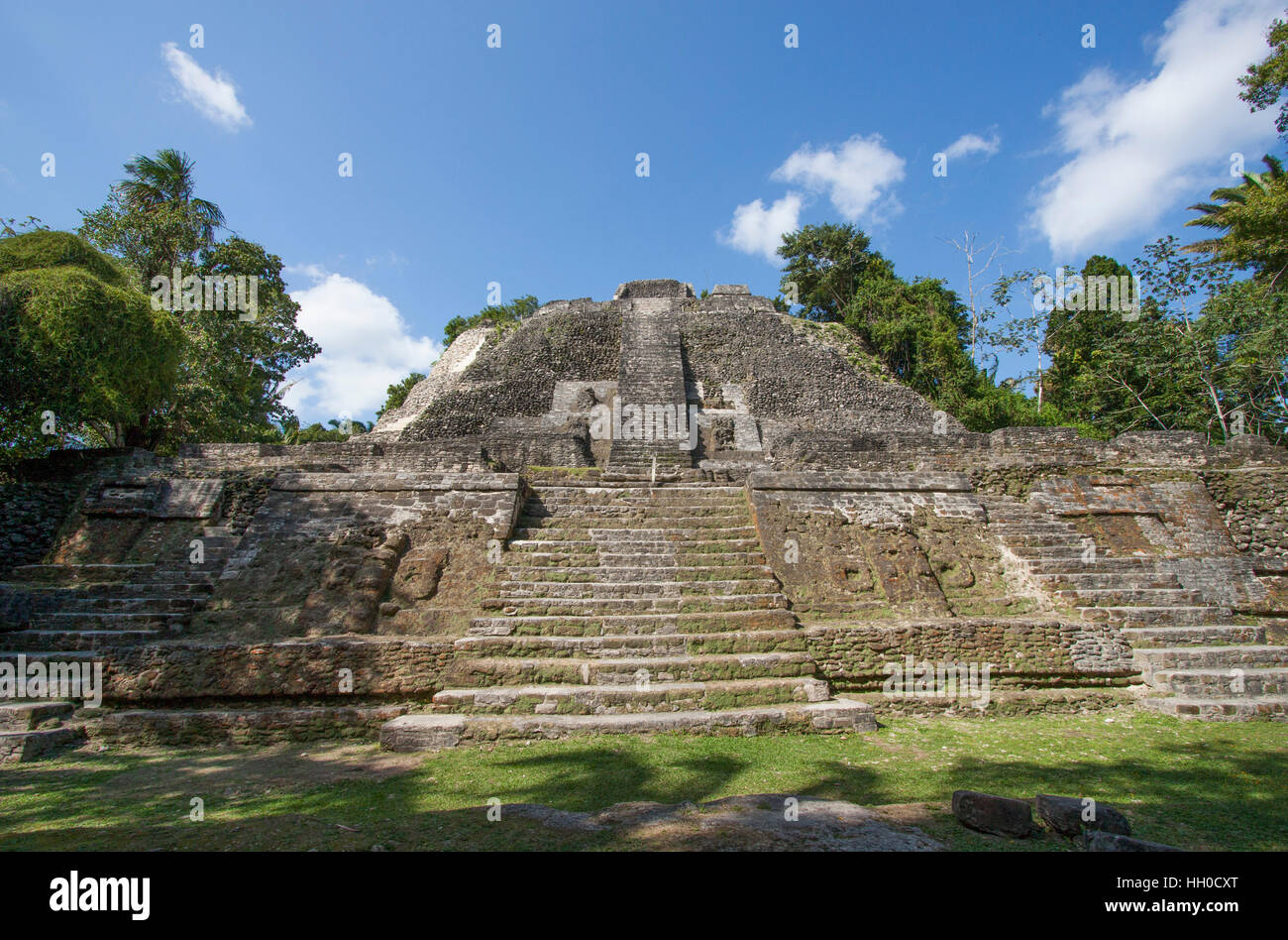 High Temple, Lamanai Mayan Ruins, Belize Stock Photo - Alamy