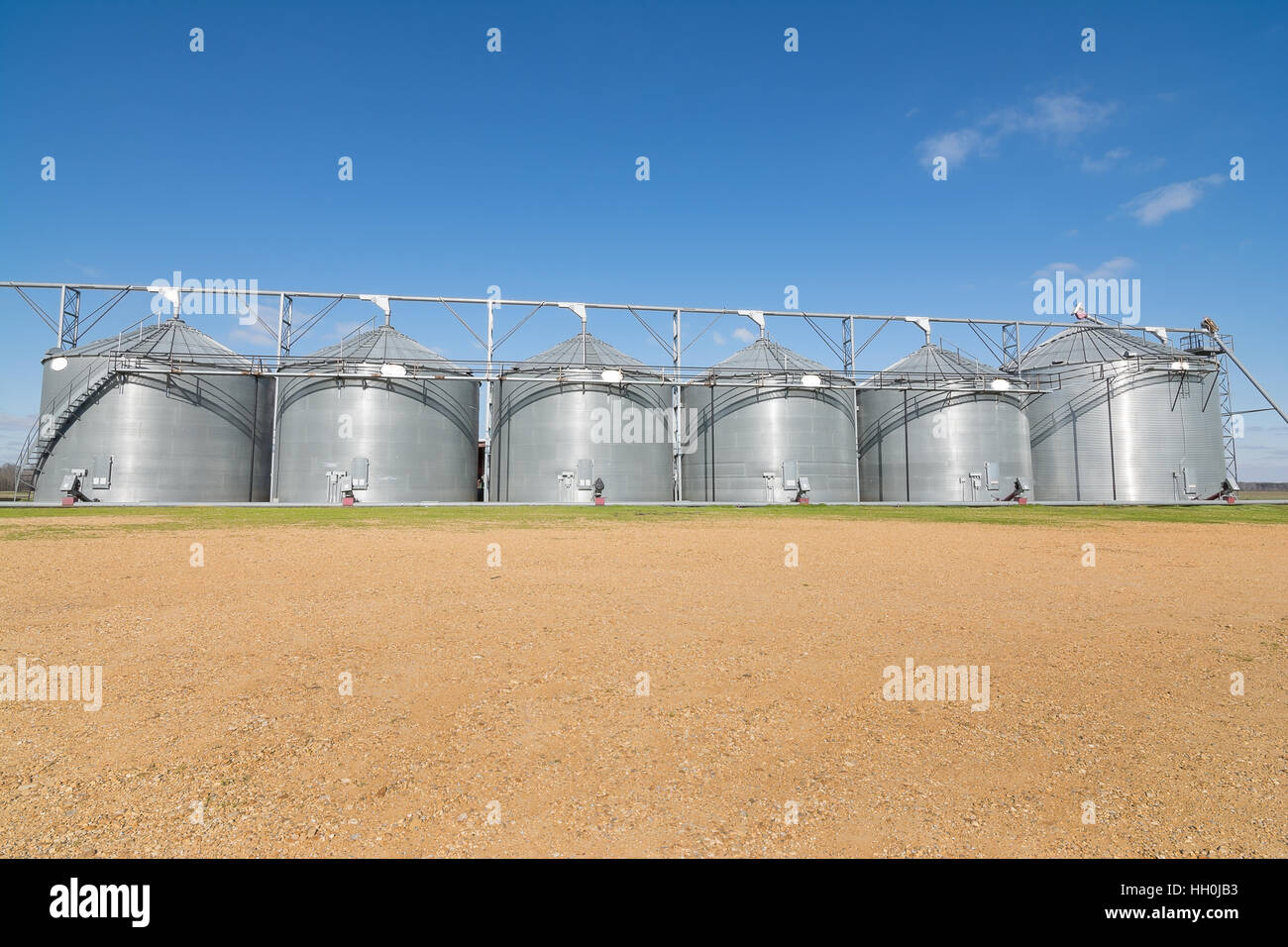 Metal silos hi-res stock photography and images - Alamy