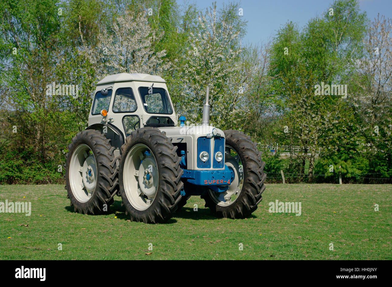1964 Fordson County Super 4 Tractor Stock Photo - Alamy