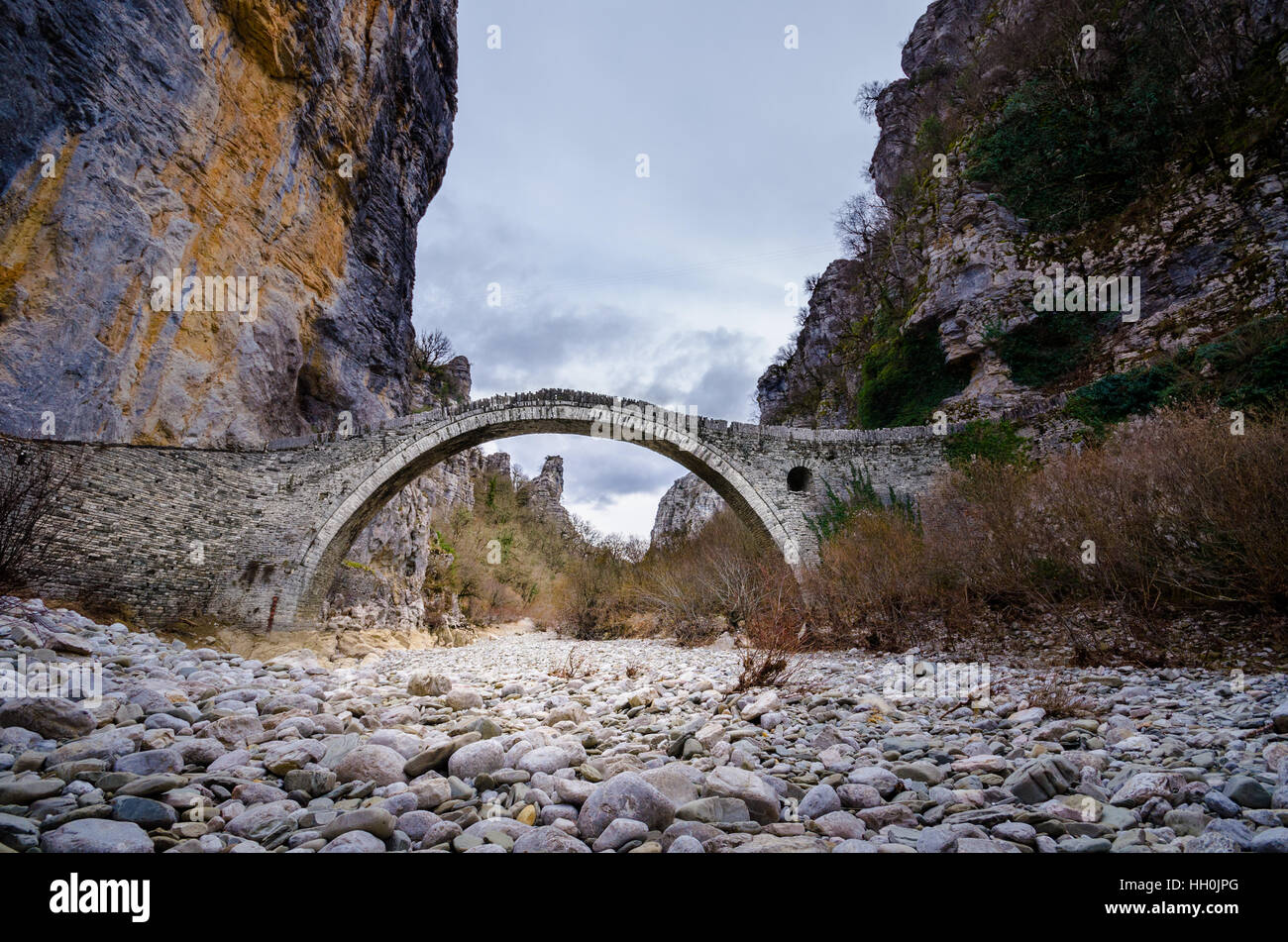 Old Noutsou - Kokkori arched stone bridge on Vikos canyon, Zagorohoria ...