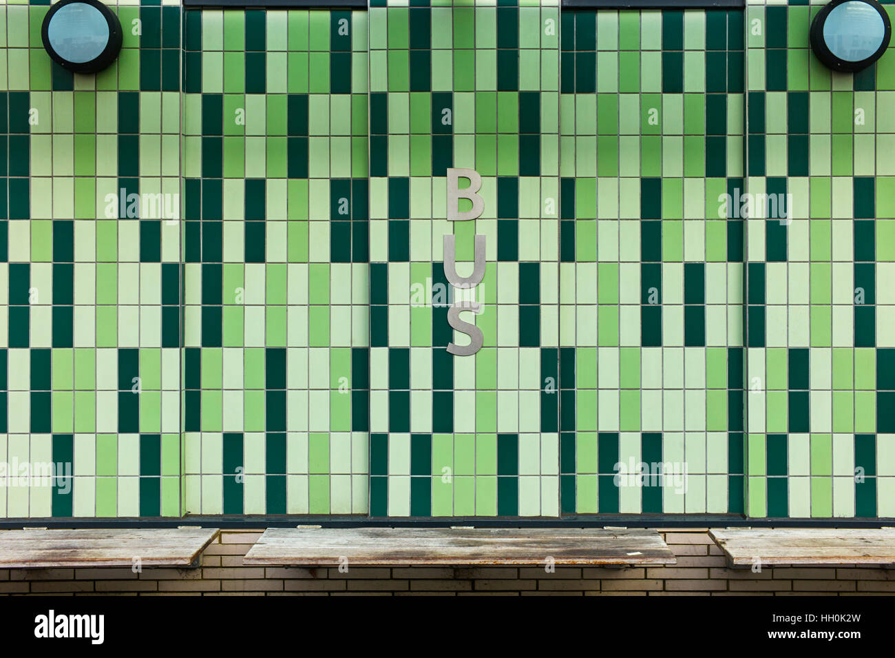 Bus stop seating hi-res stock photography and images - Alamy