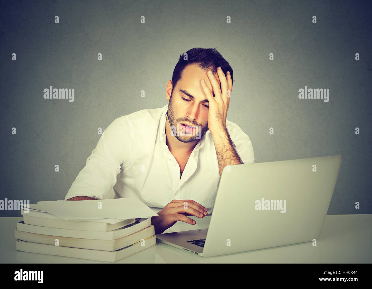 Sleepy man work hi-res stock photography and images - Alamy