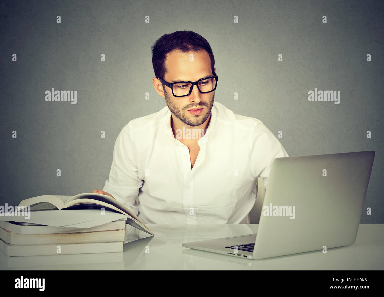 Worker reading manual hi-res stock photography and images - Alamy