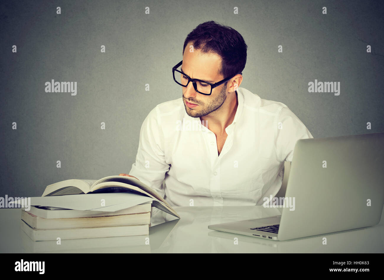 Worker reading manual hi-res stock photography and images - Alamy