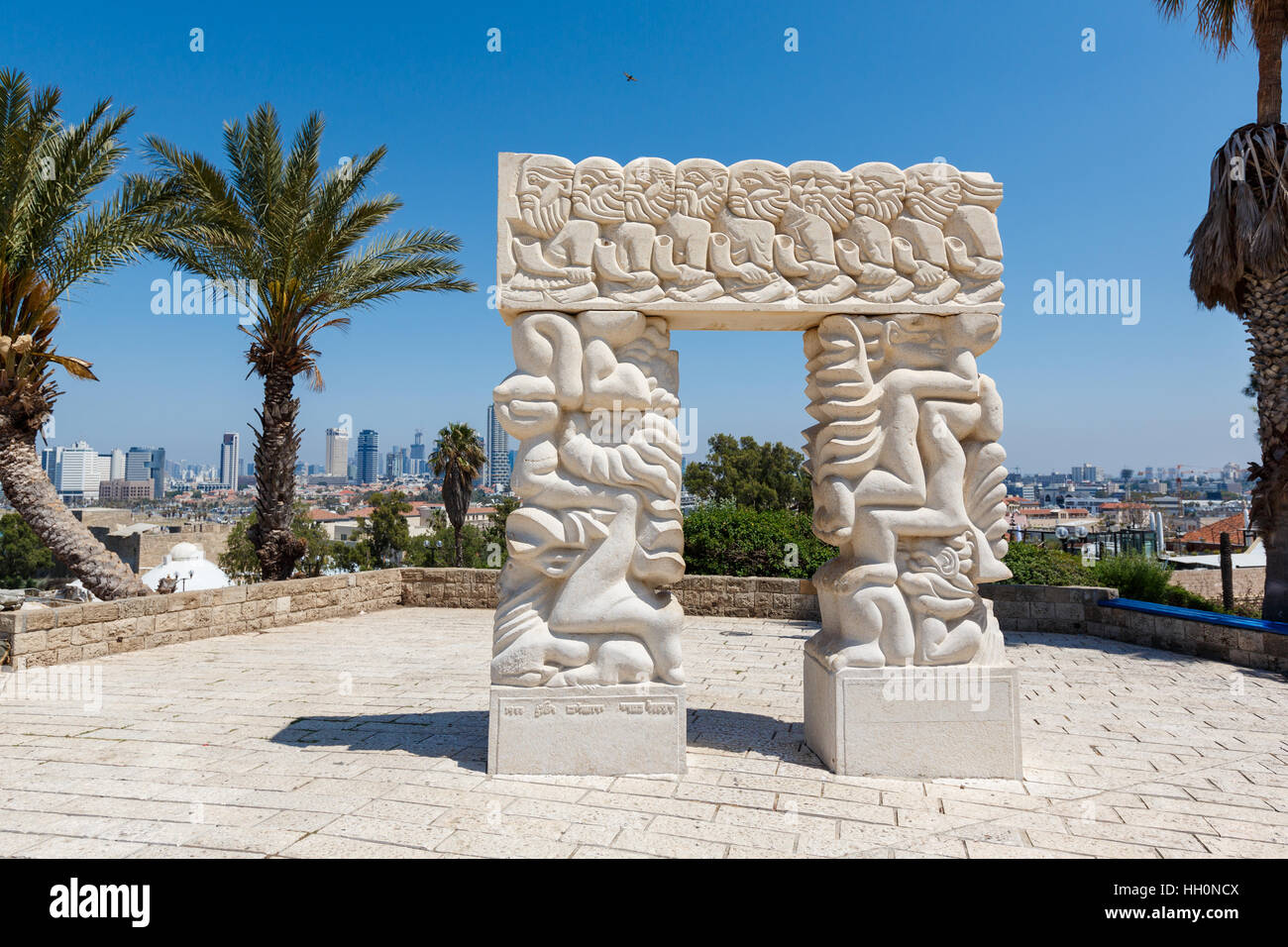 Statue faith st peter church hi-res stock photography and images - Alamy