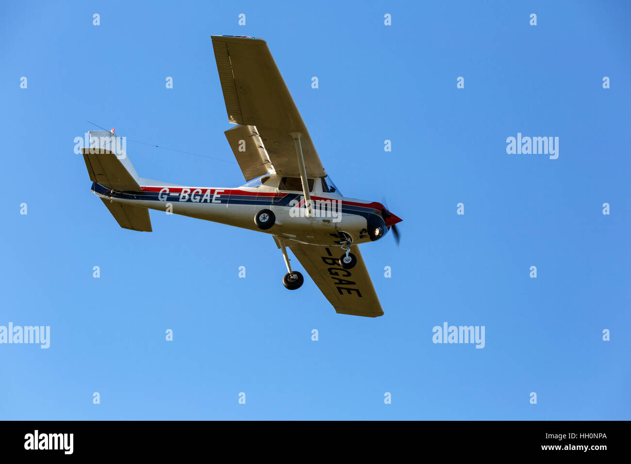 Reims Cessna F152 G-BGAE on approach to land at Gamston (Retford ...