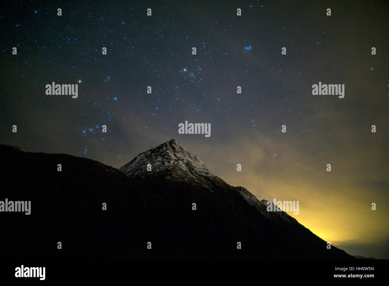 Stars night sky northern lights hi-res stock photography and images - Alamy