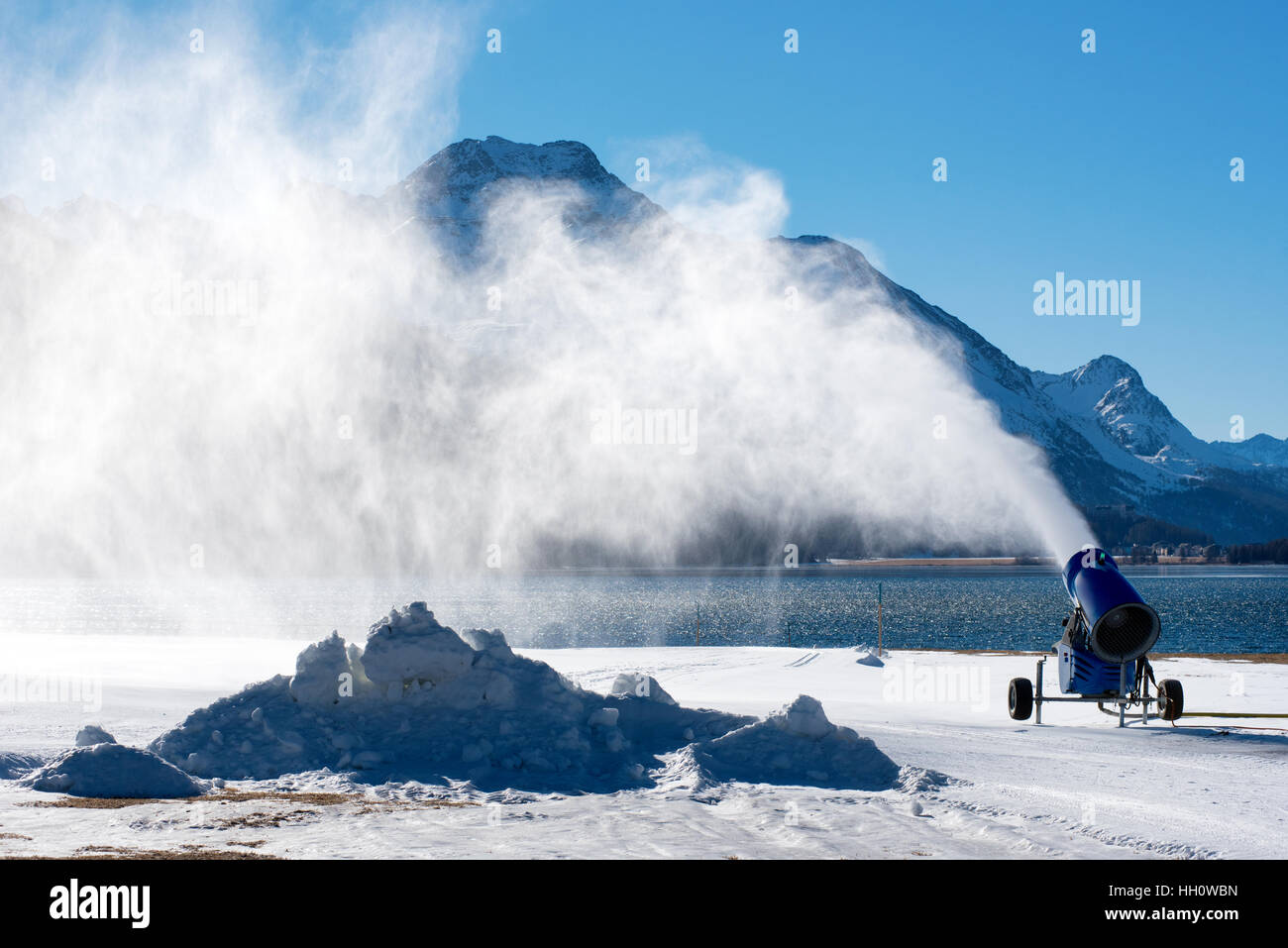 Artificial snow mountains hi-res stock photography and images - Alamy