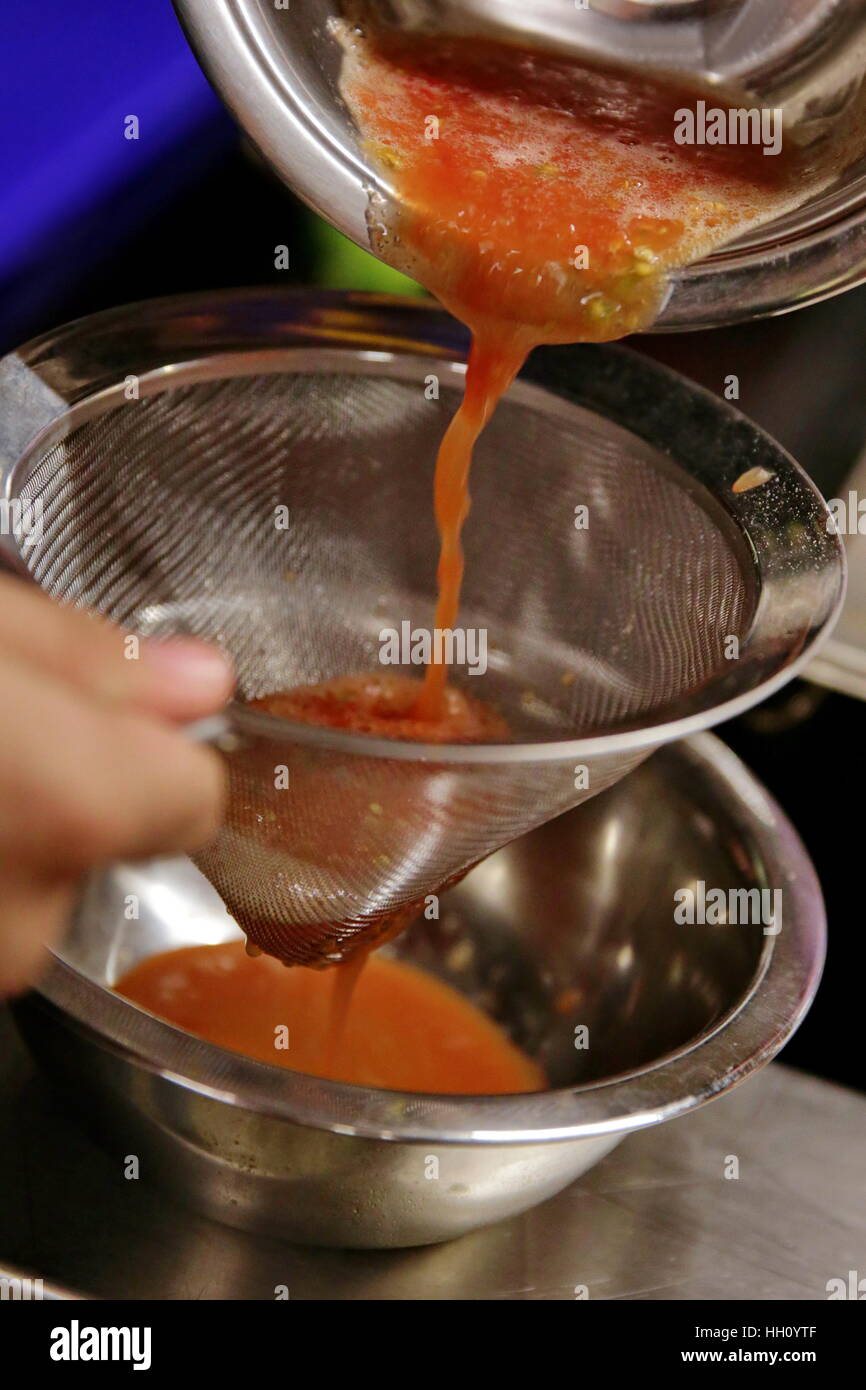 Strain straining hi-res stock photography and images - Alamy