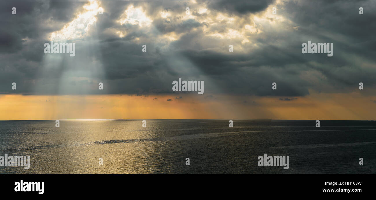 Sun's rays passing through the clouds Stock Photo - Alamy