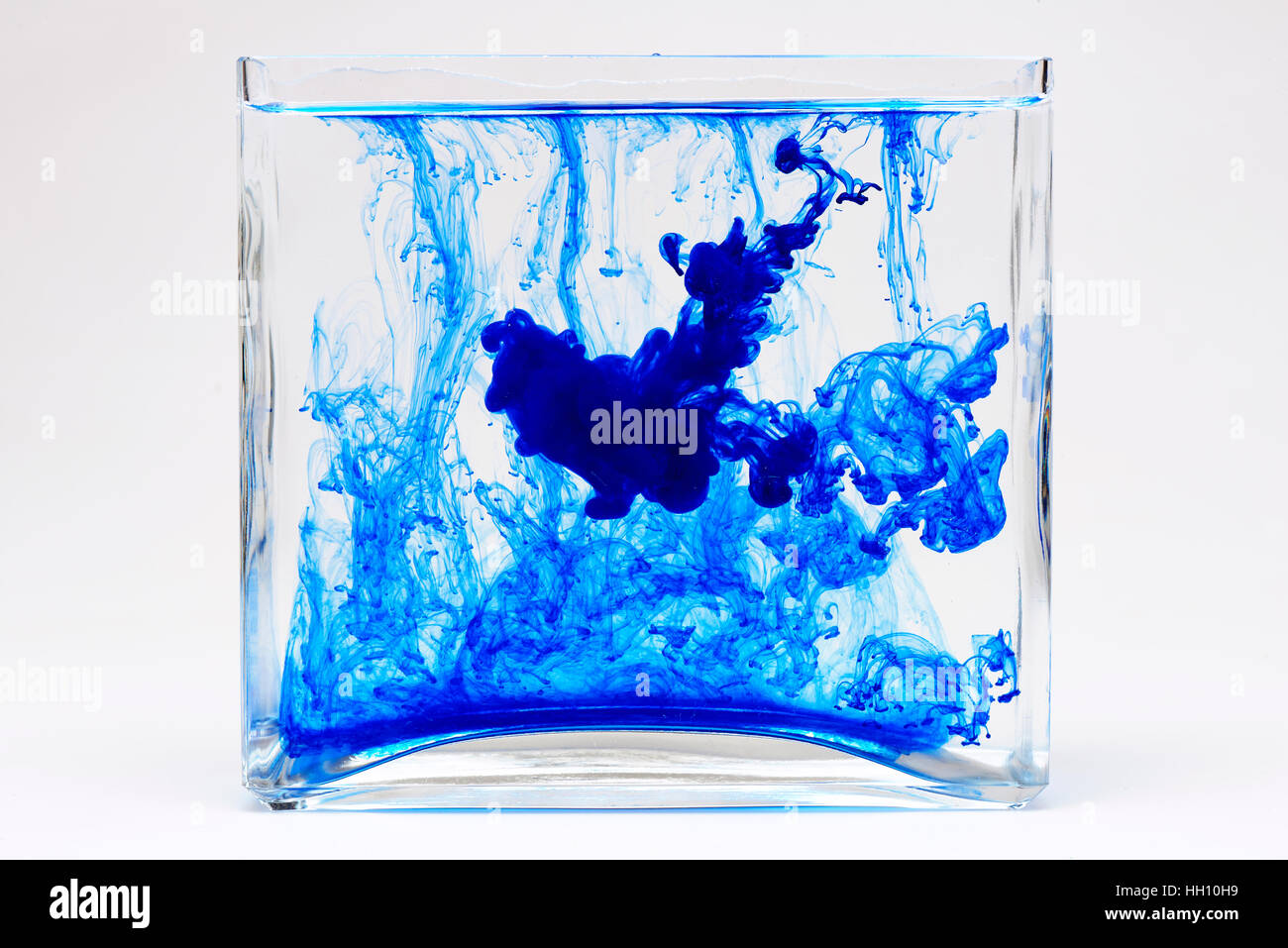 Mixing red and blue water hi-res stock photography and images - Alamy