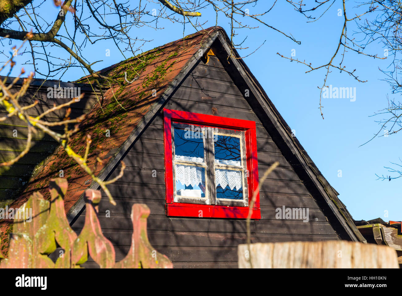 Red window frame hi-res stock photography and images - Alamy