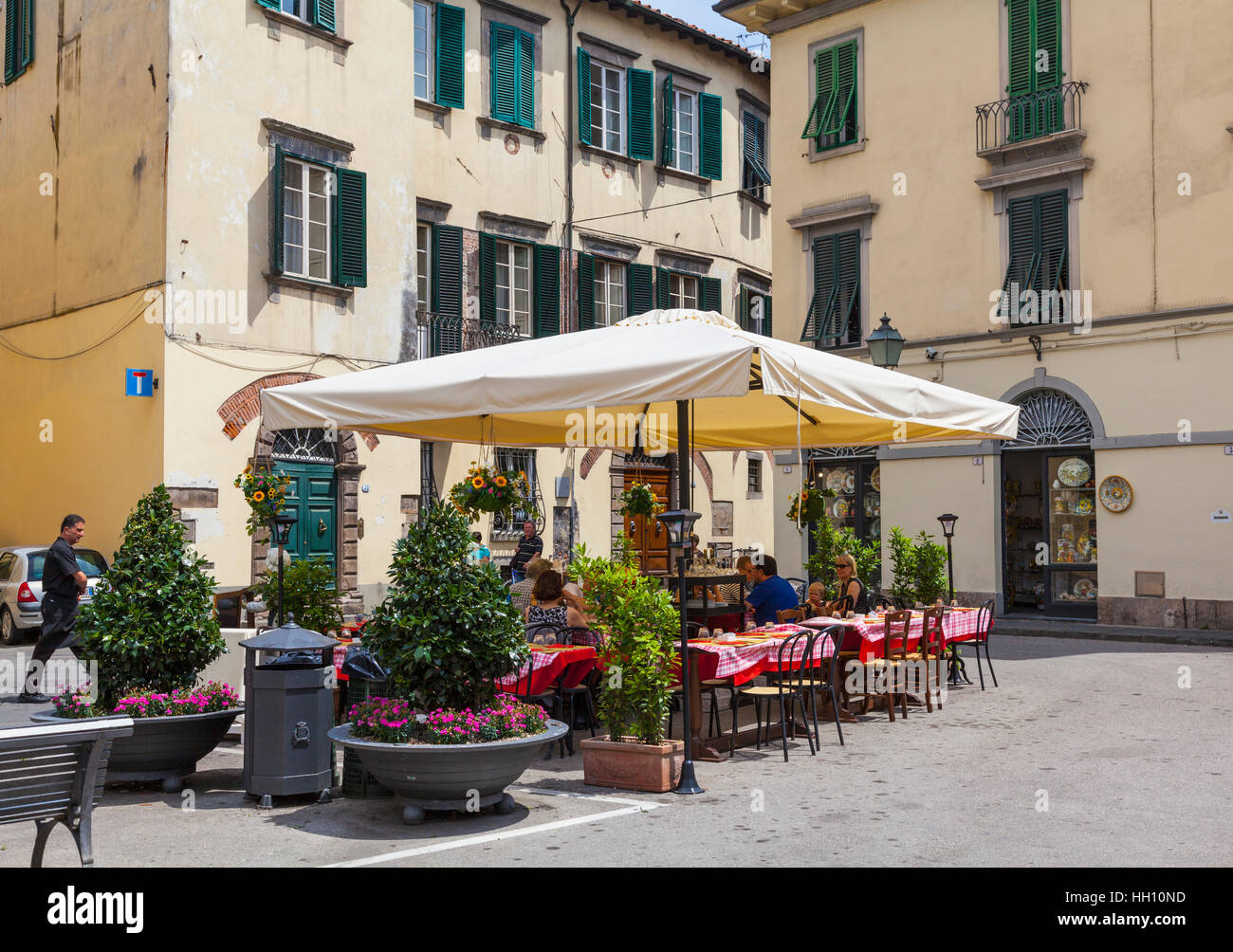 Market square cafe, Italy Stock Photo - Alamy