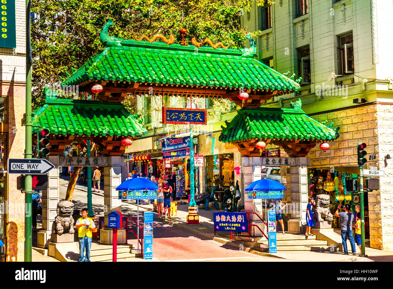 Buildings on grant avenue hi-res stock photography and images - Alamy