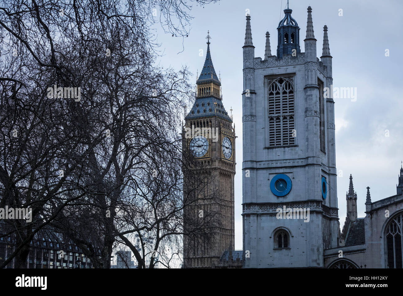 Big Ben and St Margaret's Parish Church in Parliament Square in London ...