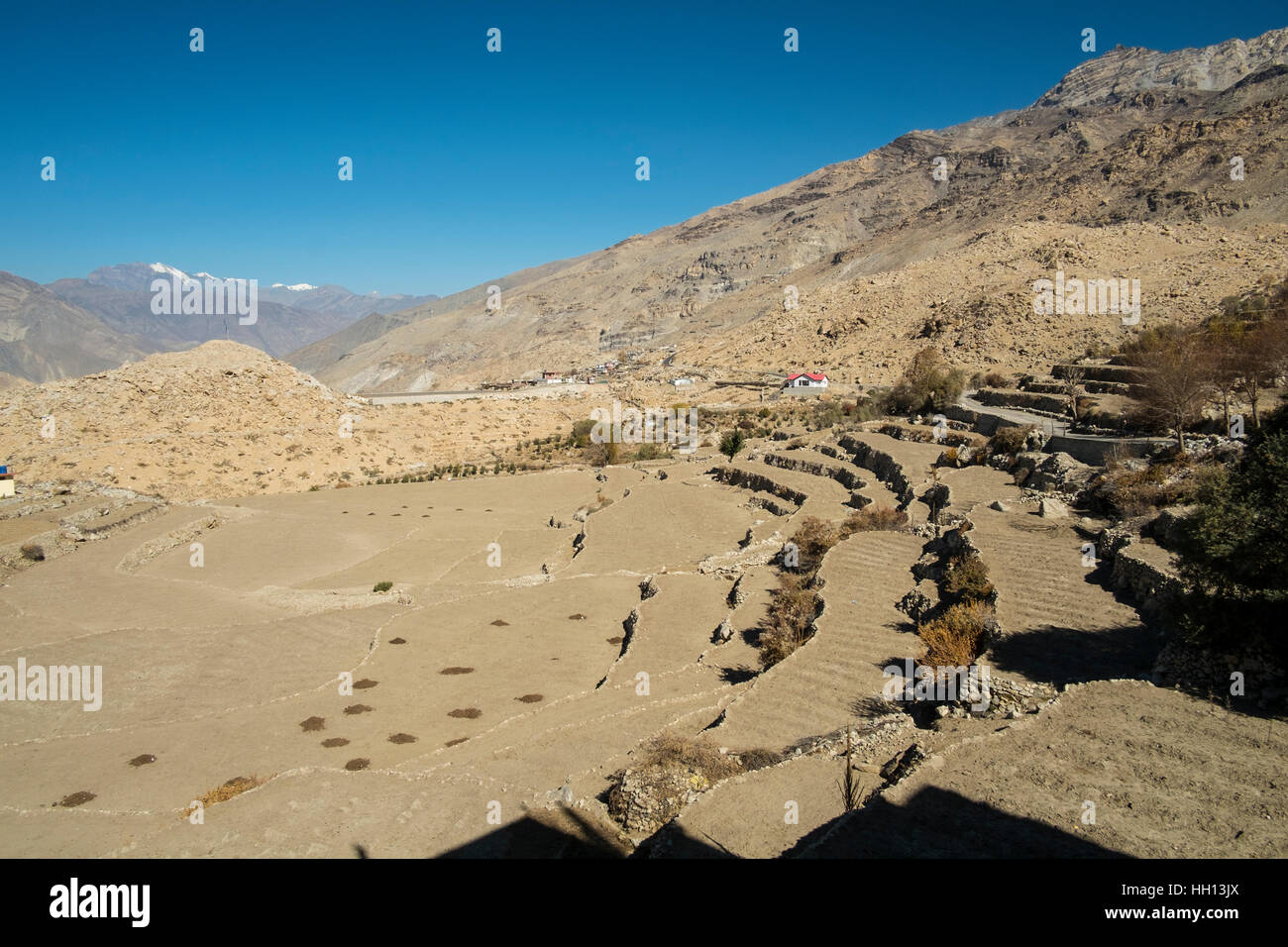 The road from Sangla Valley to Spiti Valley in Himachal Pradesh, India ...