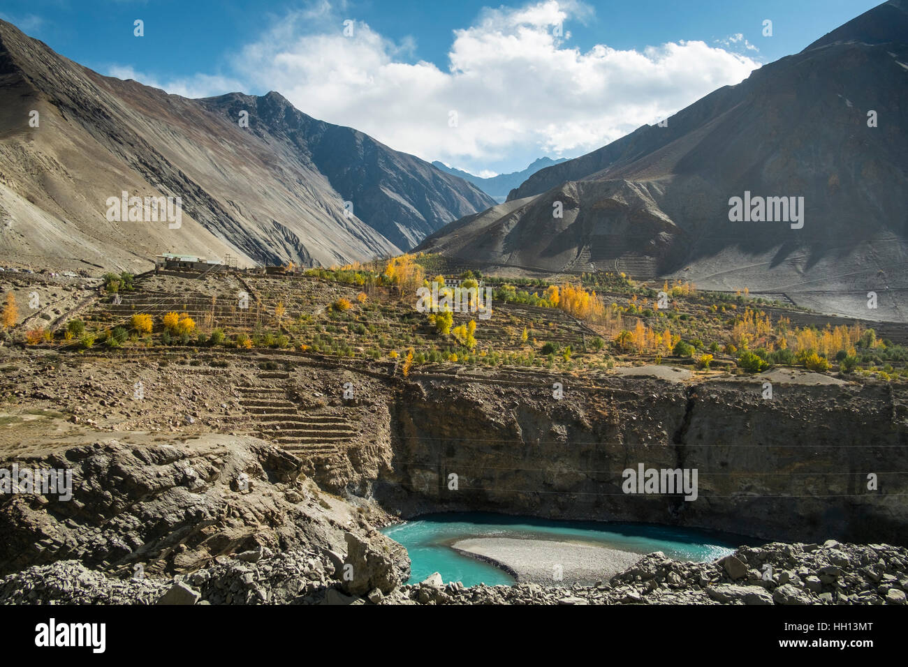 The road from Sangla Valley to Spiti Valley in Himachal Pradesh, India ...