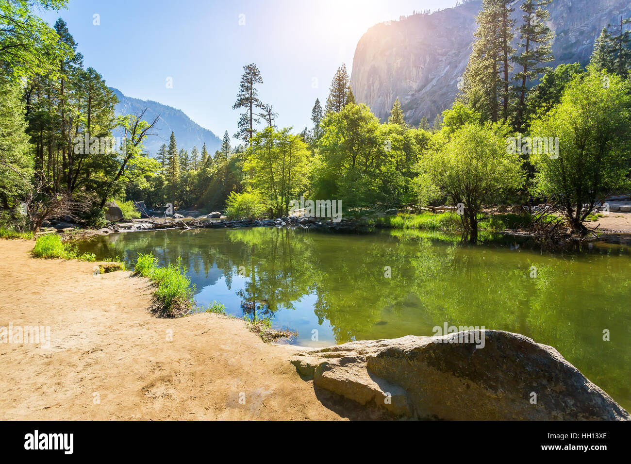 Smooth water lake hi-res stock photography and images - Alamy