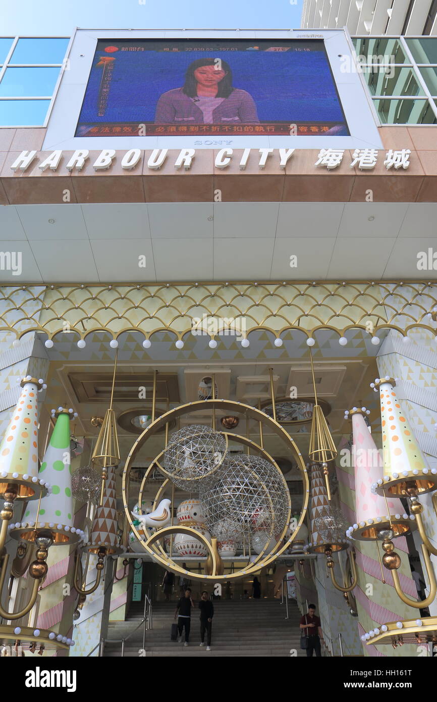 People visit Harbour City shopping mall in Hong Kong Stock Photo - Alamy