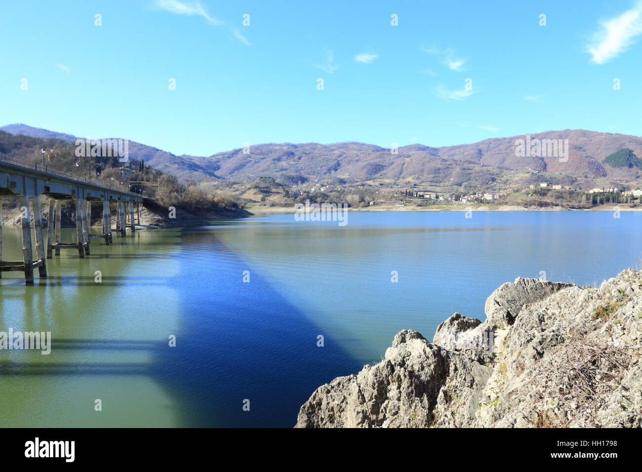 Castel di tora turano italy lake lazio hi-res stock photography and ...