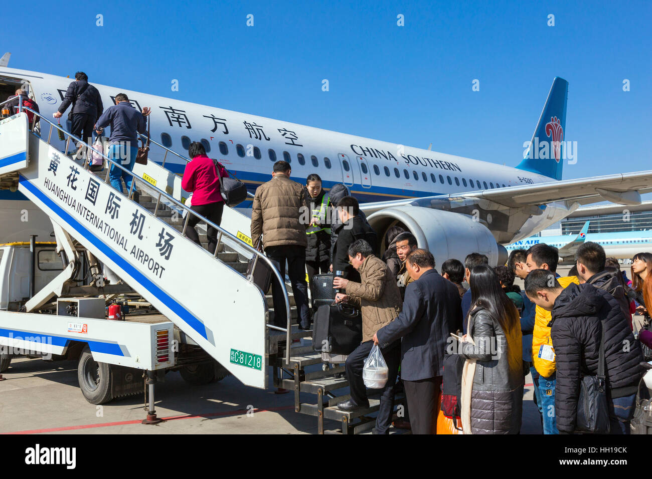 Chinese passenger plane hi-res stock photography and images - Alamy