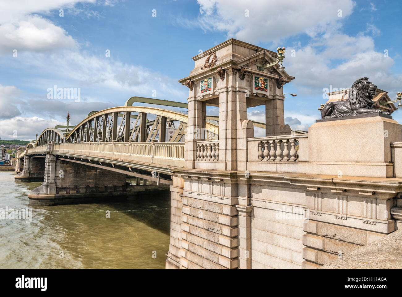 Rochester Railway Bridge crossing River Medway, Kent, South East ...