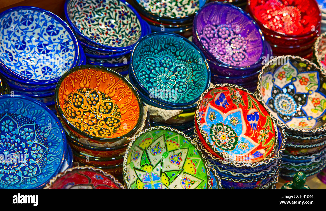 Traditional Turkish ceramics on the Grand Bazaar Stock Photo - Alamy