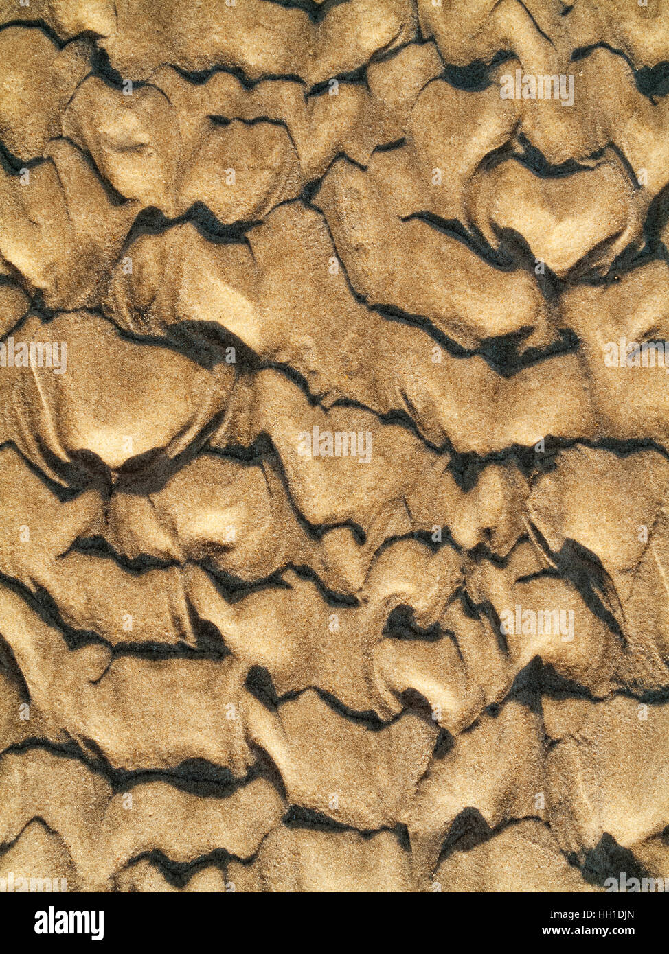 Wavy sand pattern hi-res stock photography and images - Alamy