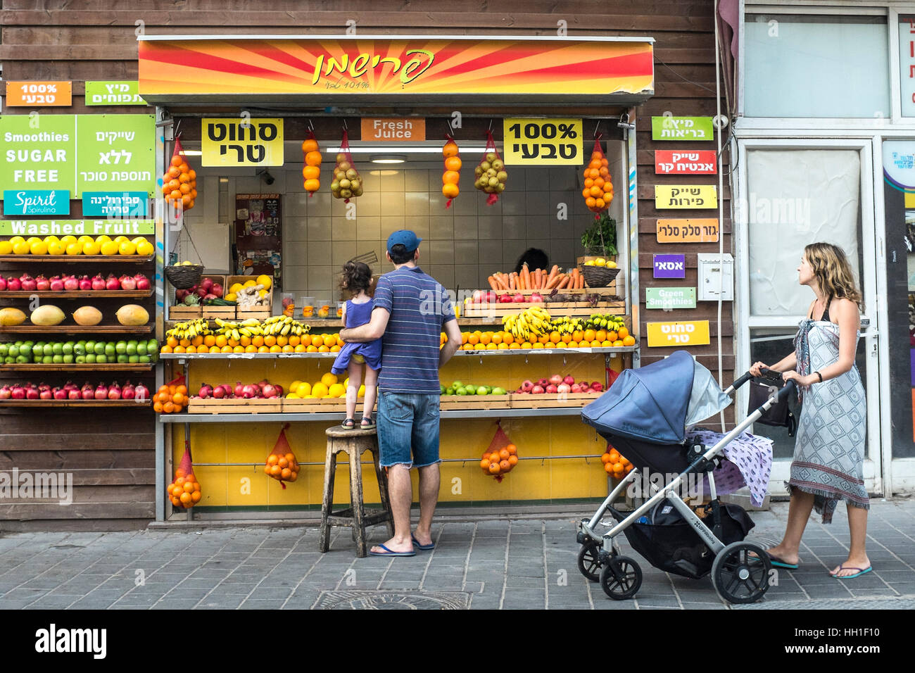 Fruit juice vendor woman shop hi-res stock photography and images - Alamy