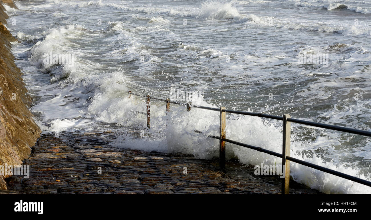 Heavy high tide hi-res stock photography and images - Alamy