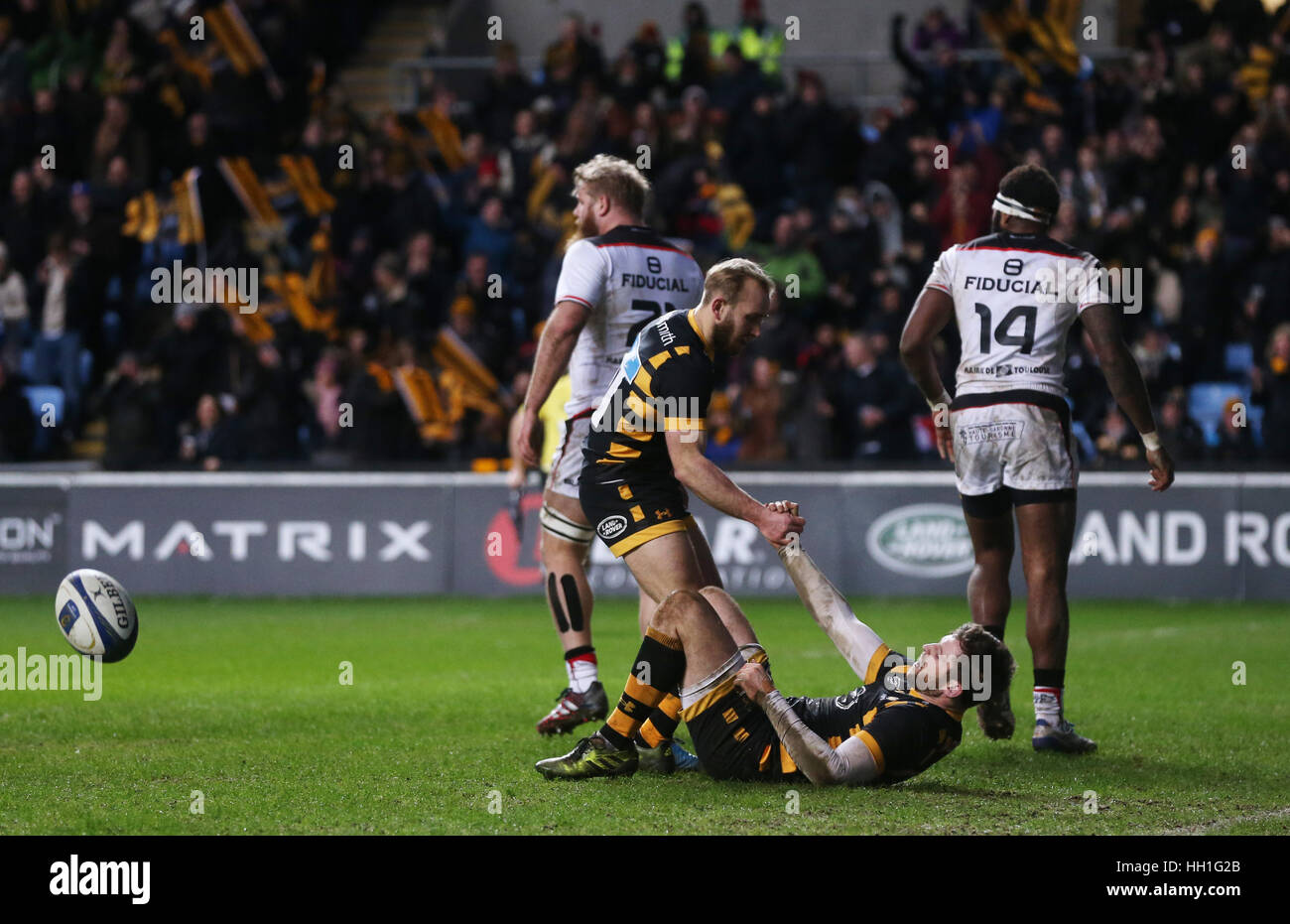 Wasps' Dan Robson (left) congratulates Elliot Daly on his try during ...