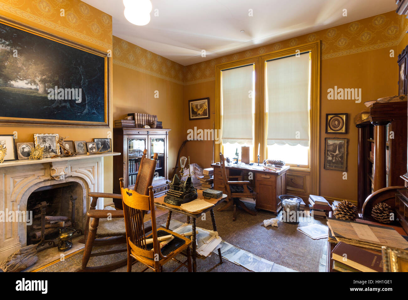 Victorian mansion bedroom hi-res stock photography and images - Alamy
