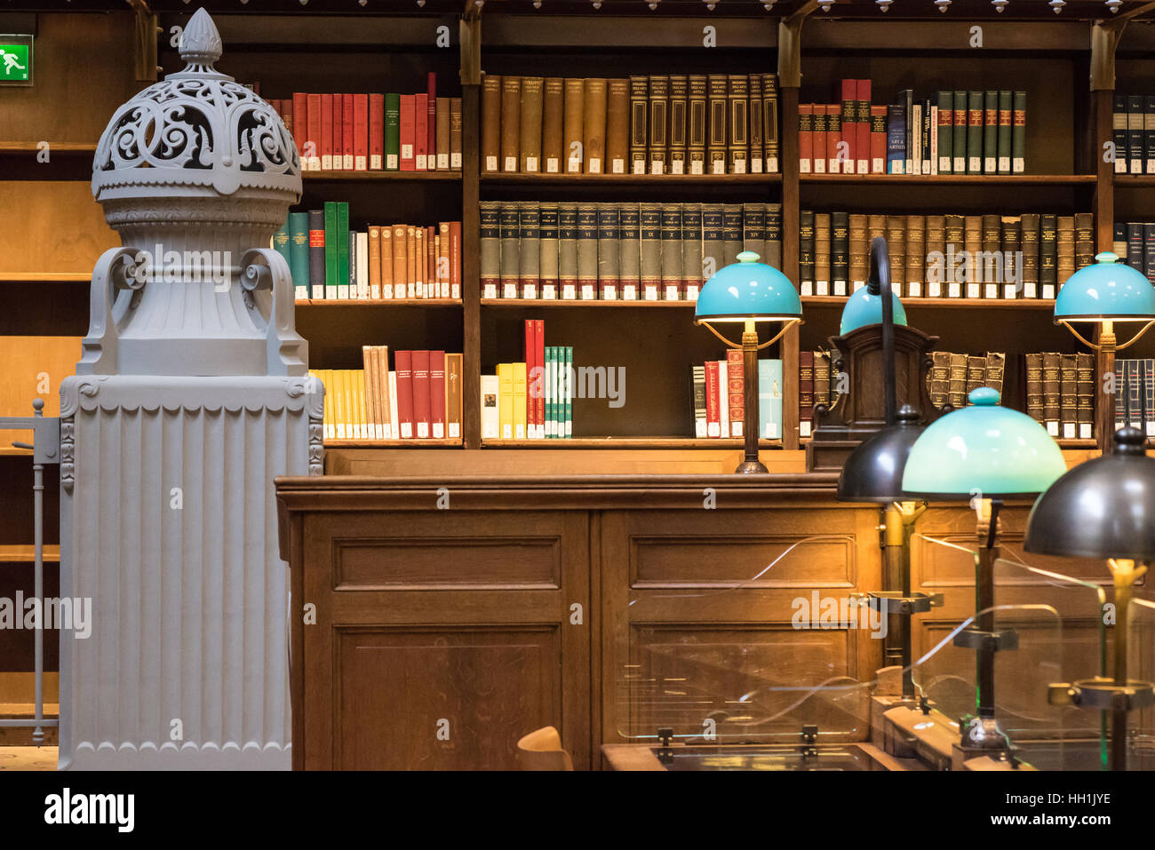 Library bookshelf france wall hi-res stock photography and images - Alamy